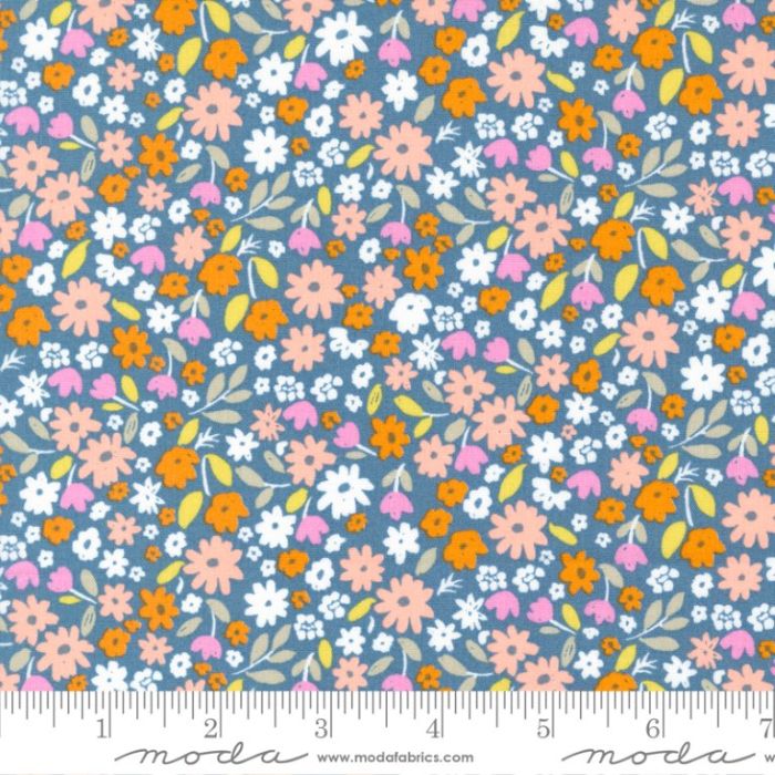 Moda Fabrics Marigold Summer Cornflower mit bunten Blumen